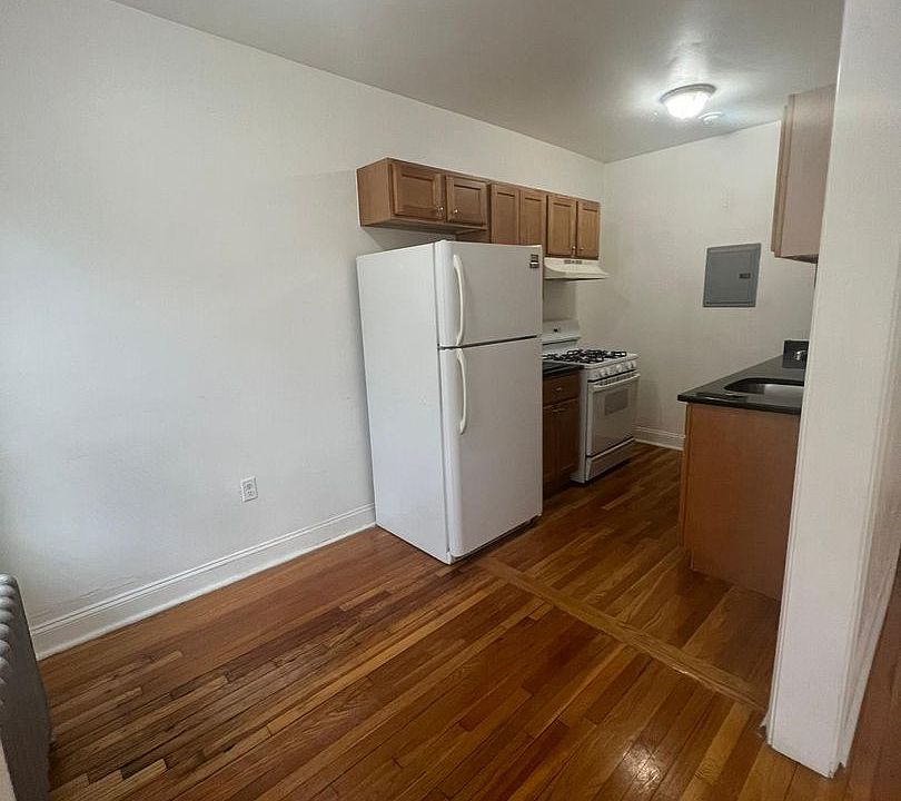 Broadway Revere LLC - 10 Yeamans St Revere MA | Zillow