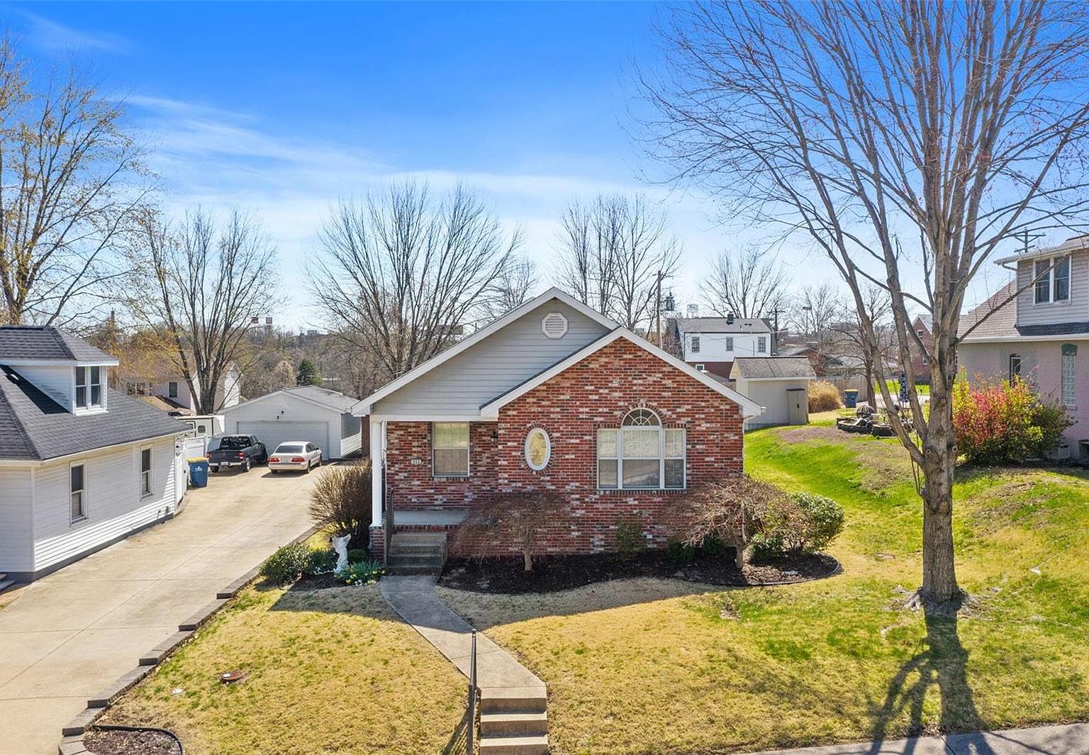 944 W Main St, Festus, MO 63028 | Zillow