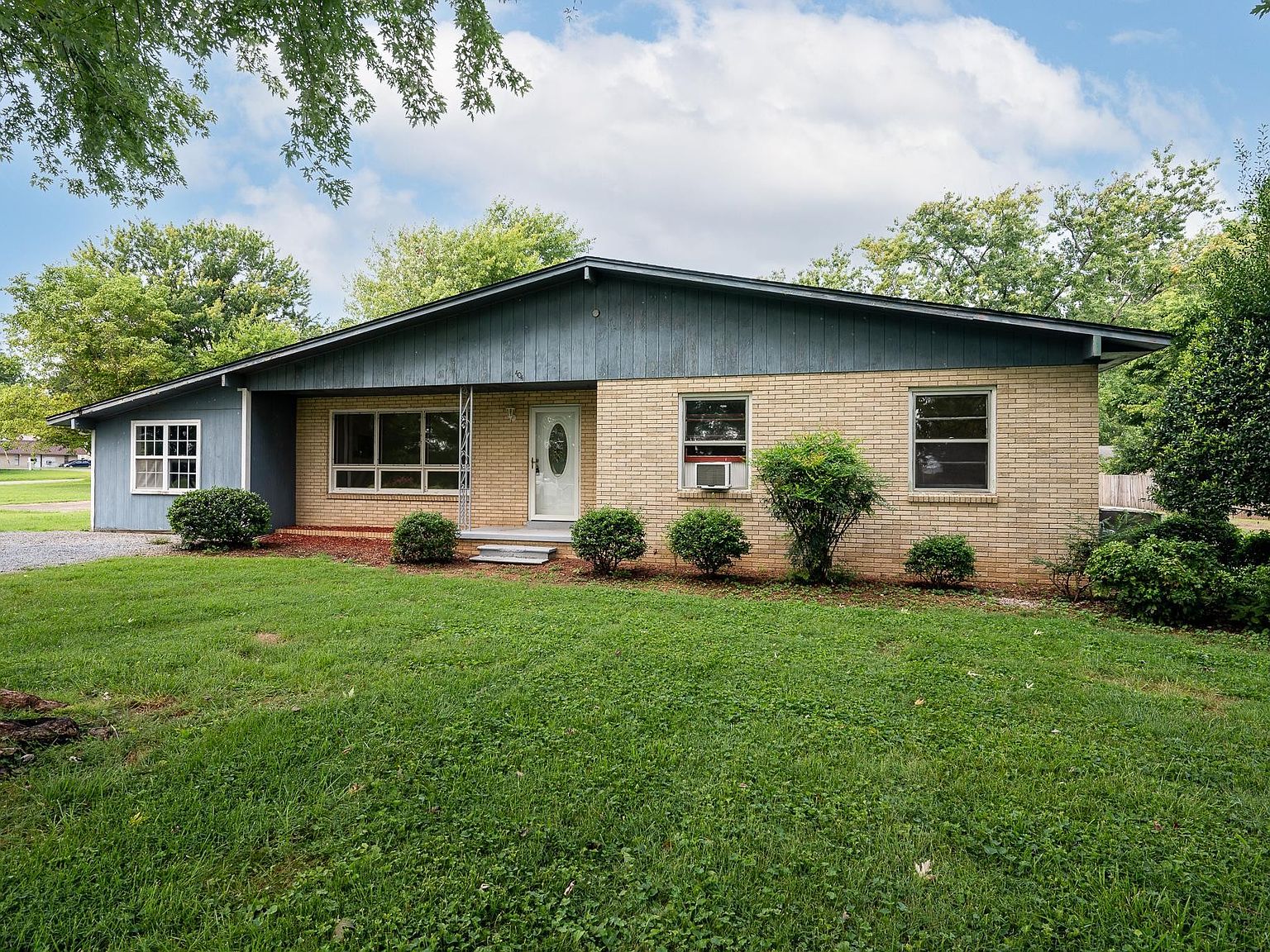 404 Portland Blvd, Portland, TN 37148 | Zillow