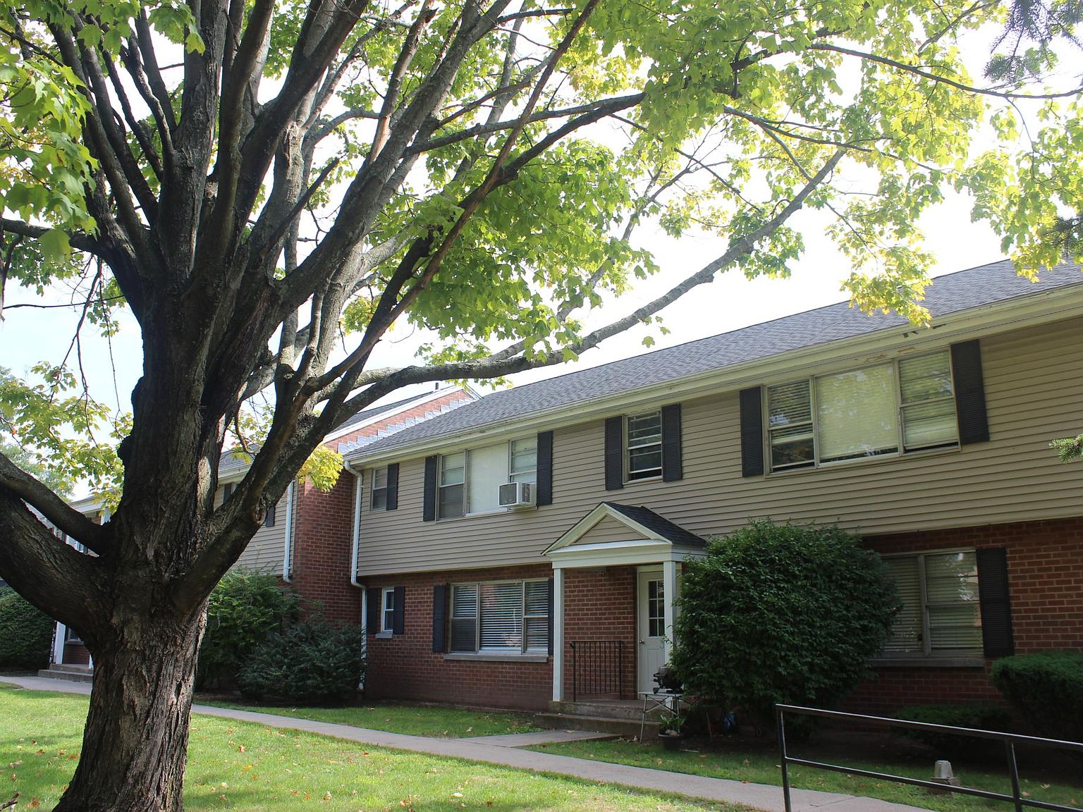 65 Goslee Dr, Manchester, CT 06040 | Zillow