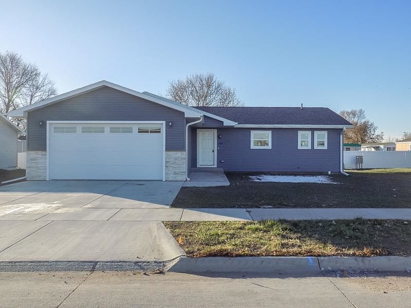 1508 10th Ave, Holdrege, NE 68949 | MLS #33411 | Zillow