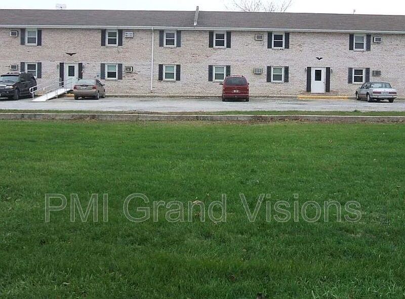 465 E Main St #6, Warrensburg, IL 62573 | Zillow