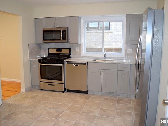 533 Roff Ave, Palisades Park, NJ 07650 | MLS #25015751 | Zillow