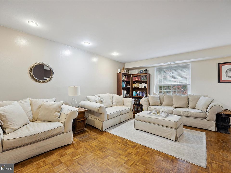 4000 Gypsy Ln Philadelphia PA | Zillow