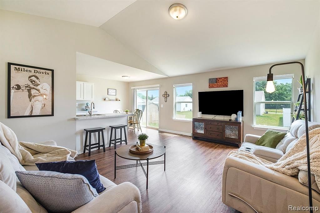 3151 Daisy Way, Burton, MI 48519 | Zillow