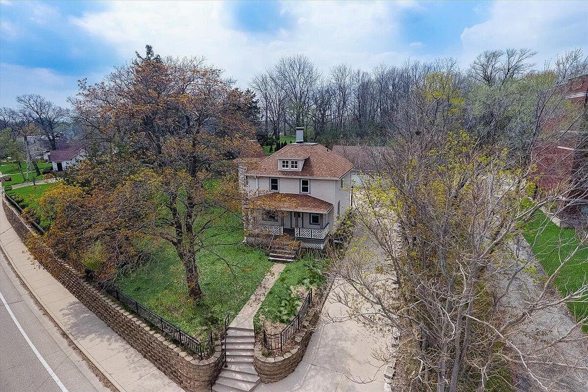 132 Main St, Sullivan, WI 53178 | Zillow