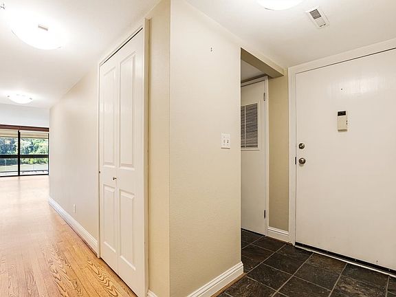 600 SE Marion St UNIT 406, Portland, OR 97202 | MLS #24549820 | Zillow