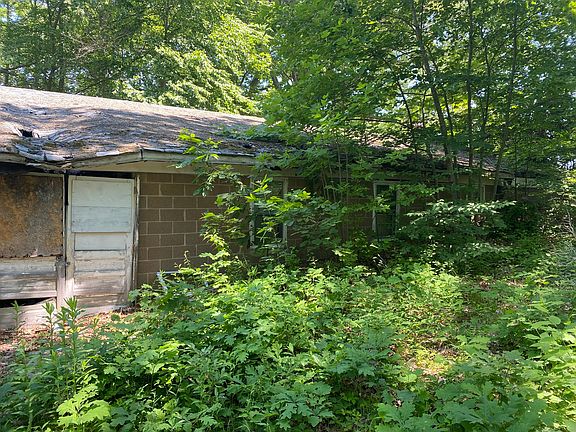 828 Vauxhall Street Ext, Waterford, CT 06385 | MLS #24022711 | Zillow