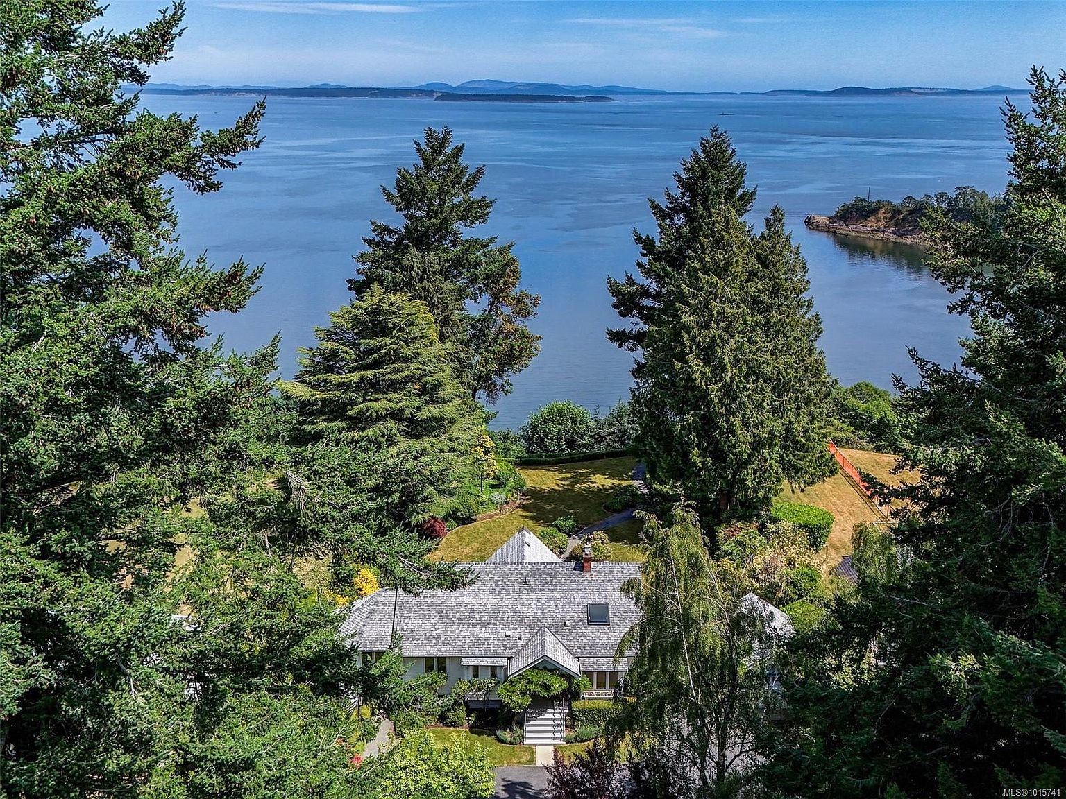 4590 Torquay Dr, Saanich, BC V8N 3L7 | MLS #1015741 | Zillow