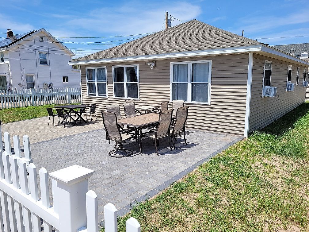 224A Cosey Beach Ave, East Haven, CT 06512 | Zillow