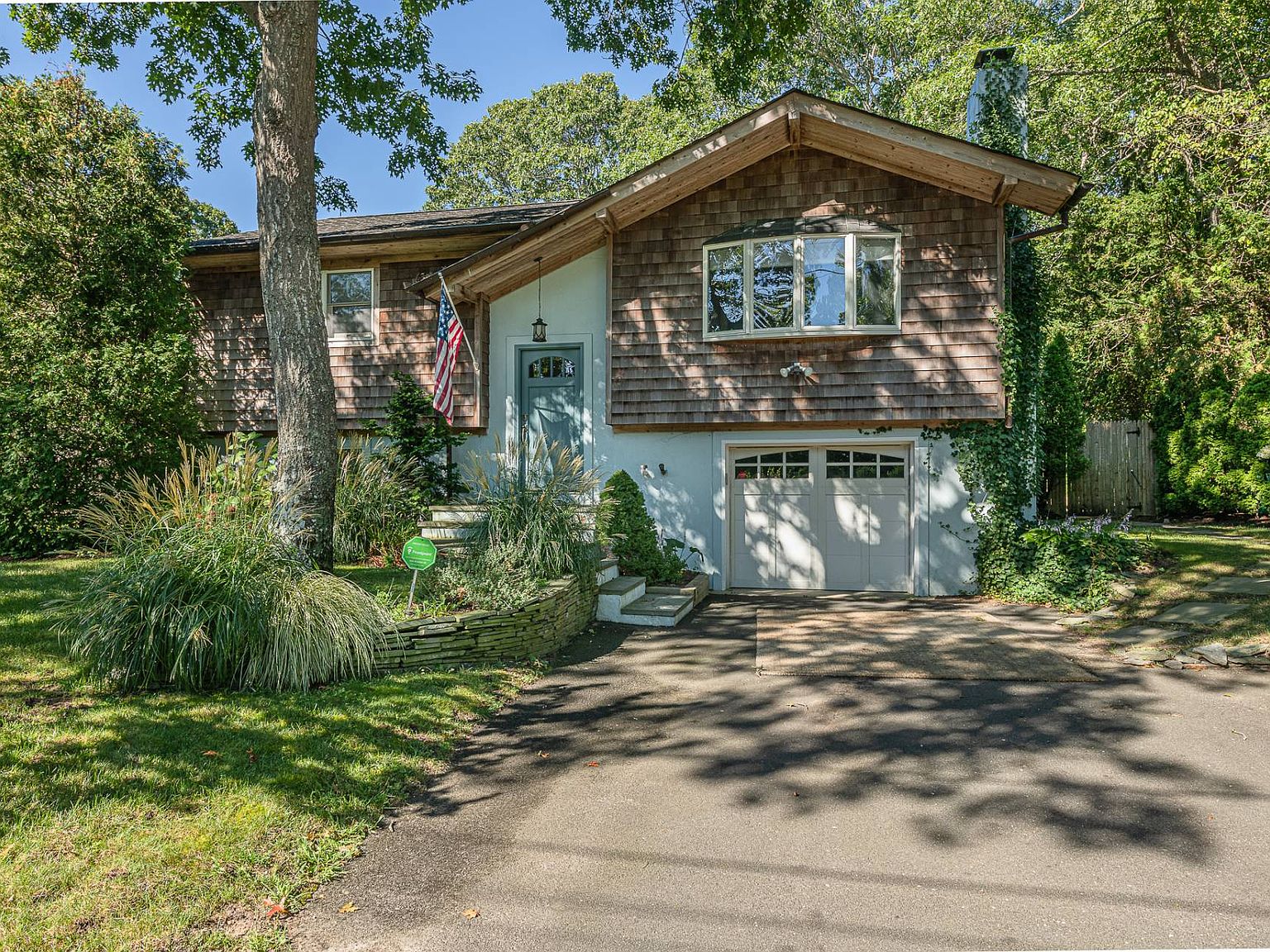 2 Adelphi Cir, Hampton Bays, NY 11946 | Zillow