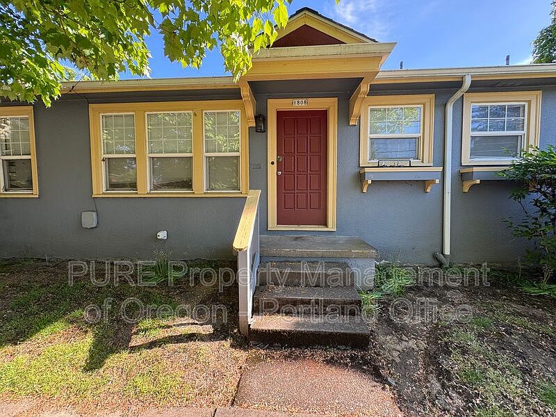 1808 SE Clinton St, Portland, OR 97202 | Zillow