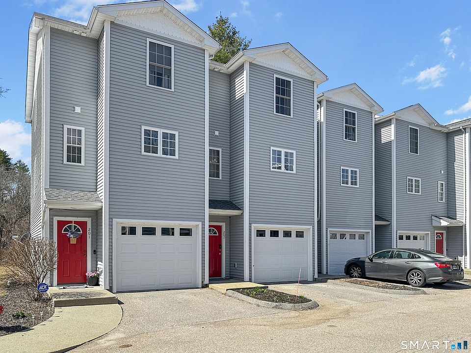 River Run Townhouse - 61 S Main St Jewett City CT | Zillow