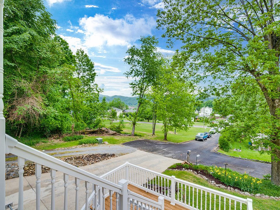 210 Park St, Erwin, TN 37650 | MLS #9951819 | Zillow