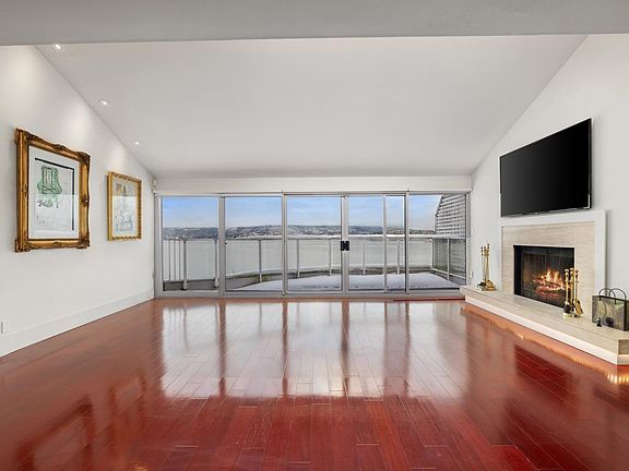 2665 Point Grey Rd #3, Vancouver, BC V6K 1A4 | Zillow