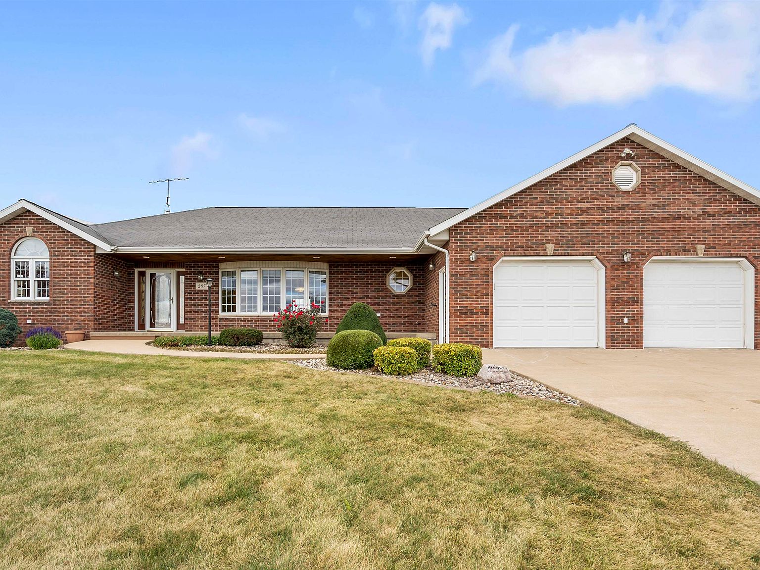 287 Horseshoe Rd, Sherrill, IA 52073 | Zillow
