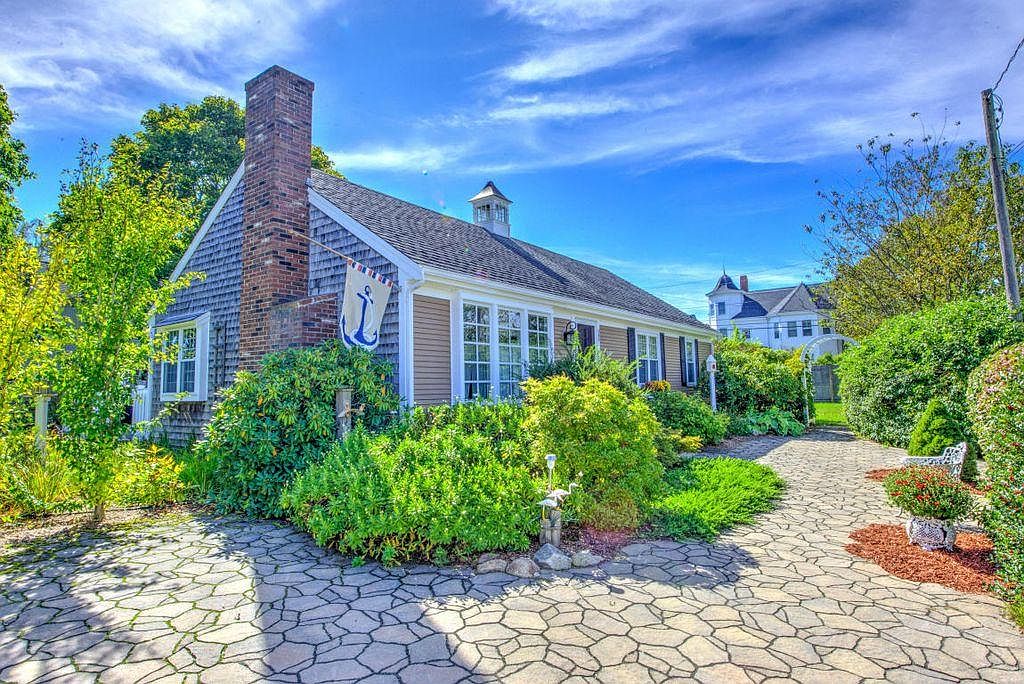 342 Sea St, Hyannis, MA 02601 | Zillow