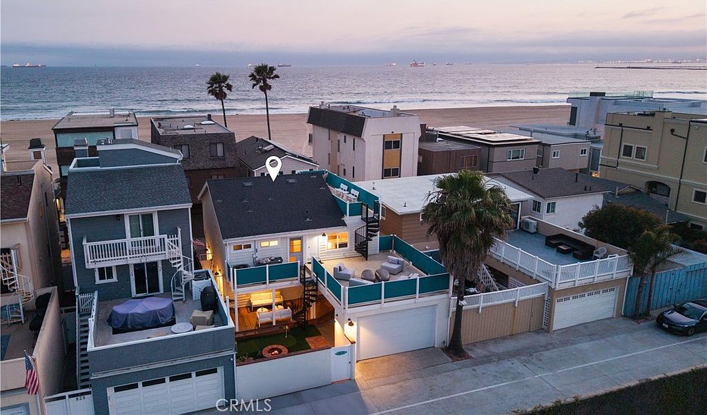 29 Surfside Ave #B, Surfside, CA 90743 | MLS #OC25129513 | Zillow