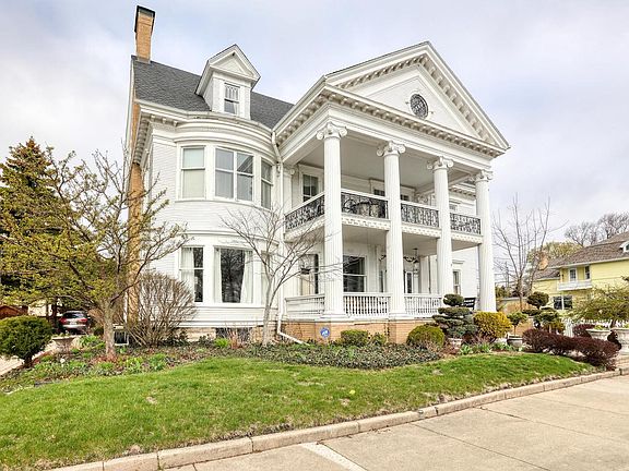1324 Main St, Racine, WI 53403 | MLS #1736822 | Zillow