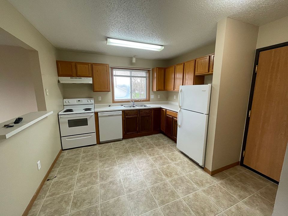Kayleigh Jo - 3740 7th St S Moorhead MN | Zillow