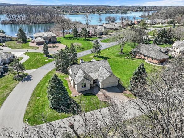 On Silver Lake - Fenton MI Real Estate - 16 Homes For Sale | Zillow