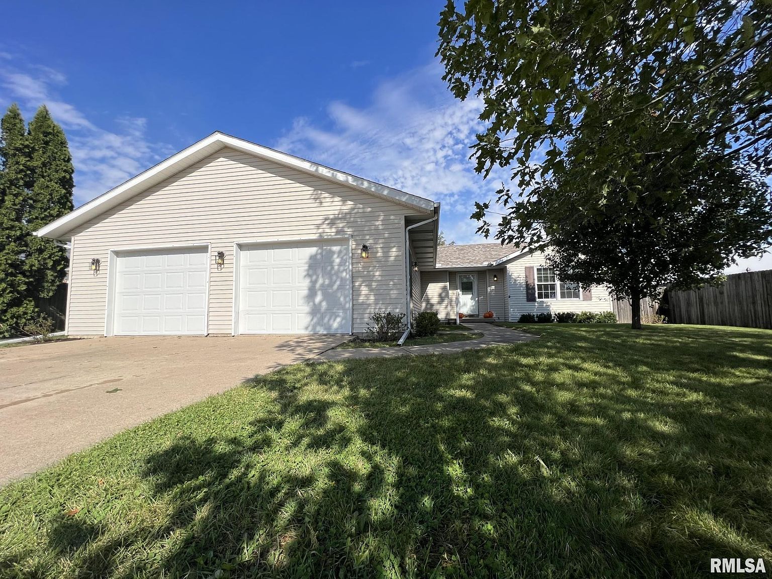 3824 W 46th St, Davenport, IA 52806 | MLS #QC4247166 | Zillow