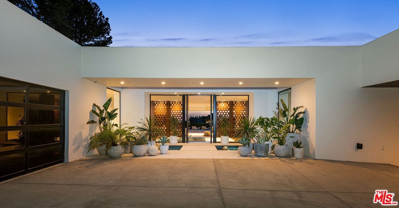 1088 N Hillcrest Rd, Beverly Hills, CA 90210 | MLS #24-461259 | Zillow