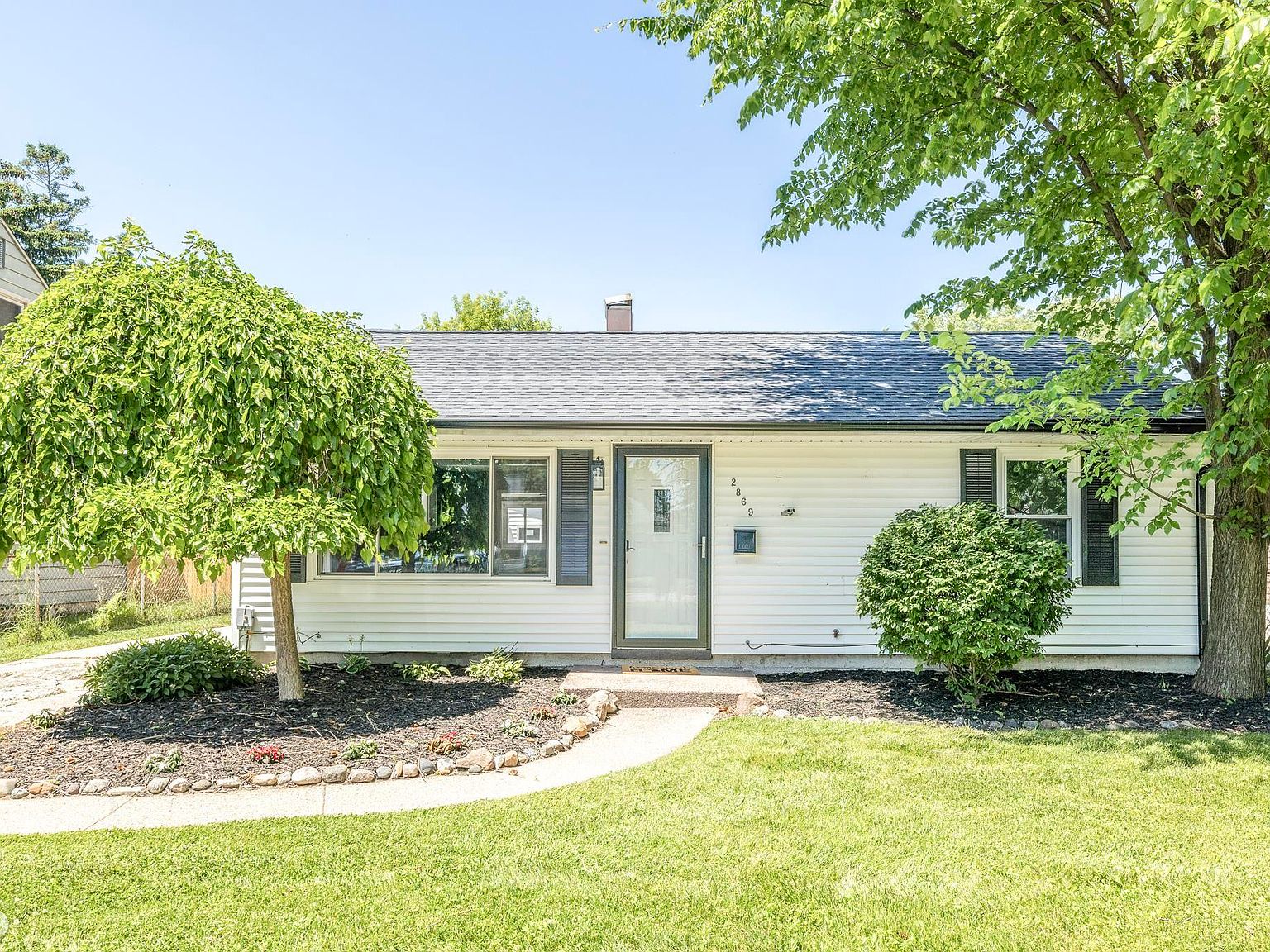 2869 Electric Ave, Port Huron, MI 48060 | Zillow