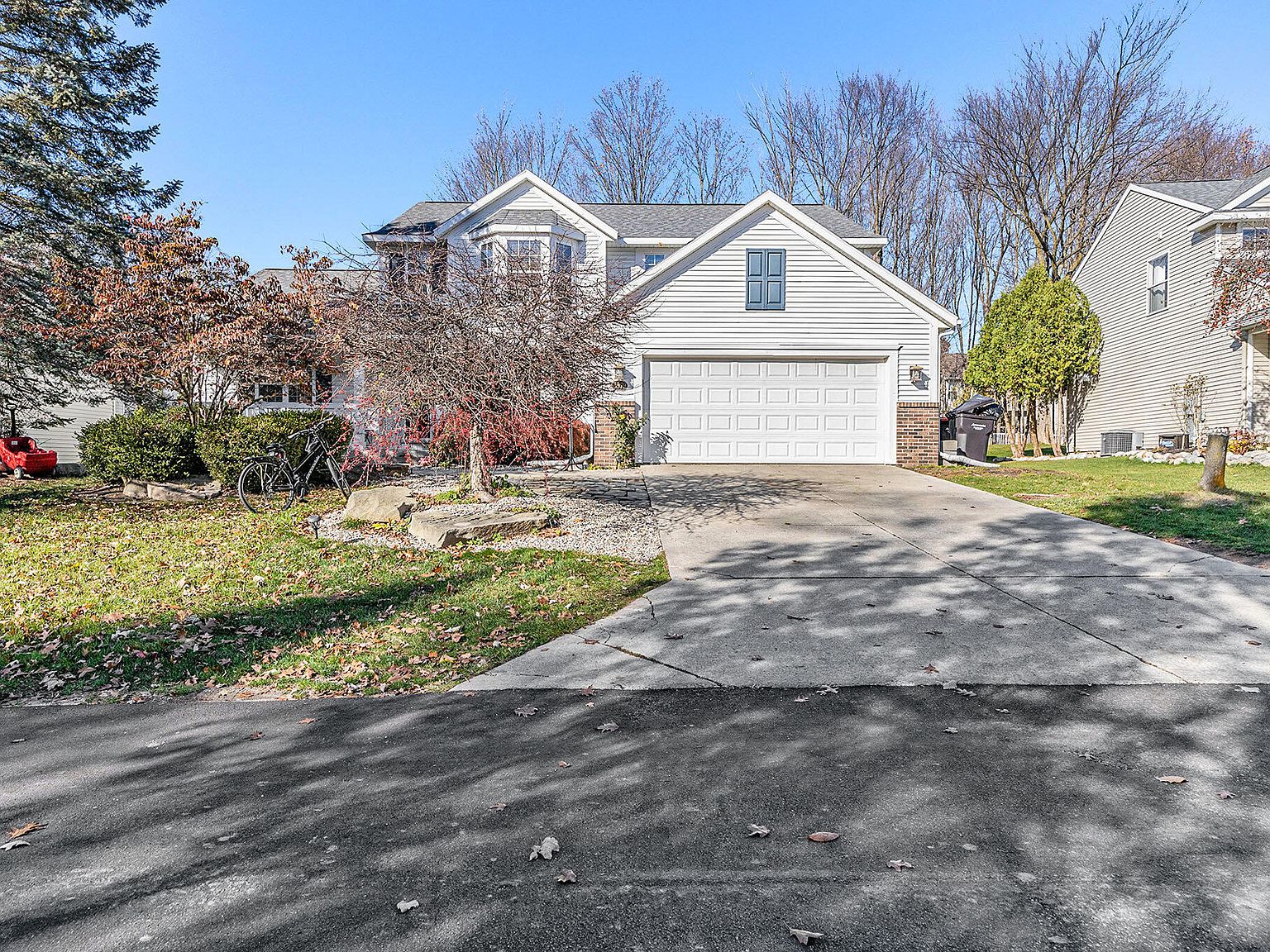 3579 Long Grove Dr SE, Kentwood, MI 49512 | Zillow
