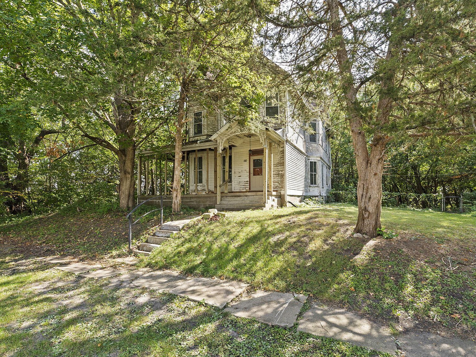 618 Nichols Ave, Nichols, IA 52766 | Zillow