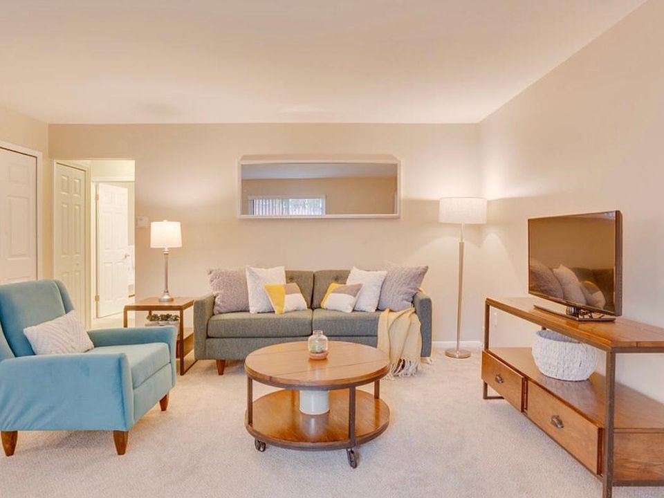 5851 Althea St #2, Utica, MI 48316 | Zillow