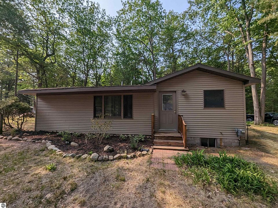 5314 E 15th St, Au Gres, MI 48703 | MLS #1912032 | Zillow