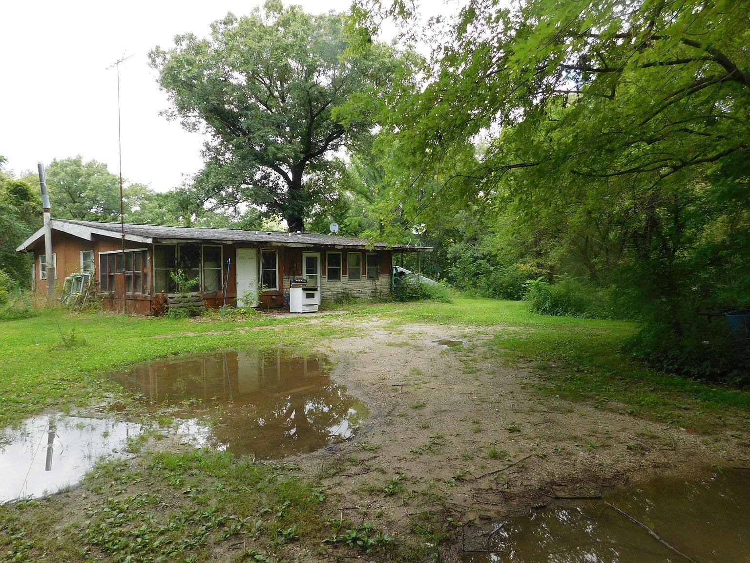 2126 Monroe Ave, Moscow, IA 52760 | Zillow