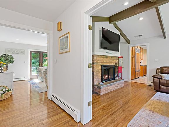 8 Bonny Dr, Somers, NY 10589 | Zillow