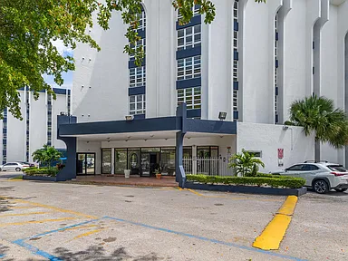 Golfview Club At Fontainebleau Park Condominiums - 9682 Fontainebleau ...