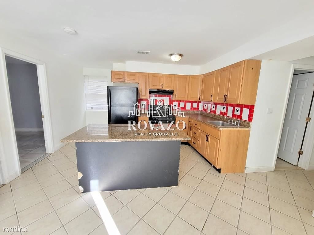 365 Johnson Ave #1, Newark, NJ 07112 | Zillow