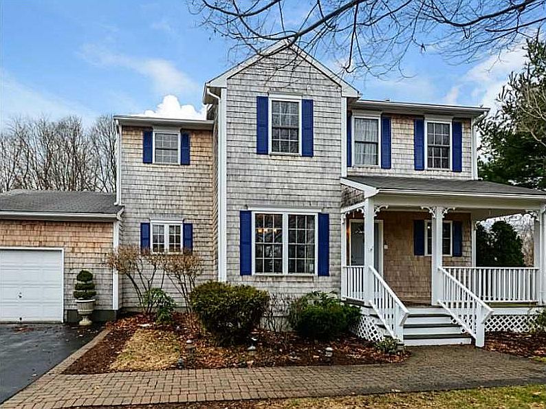15 Carousel Dr, Riverside, RI 02915 | Zillow