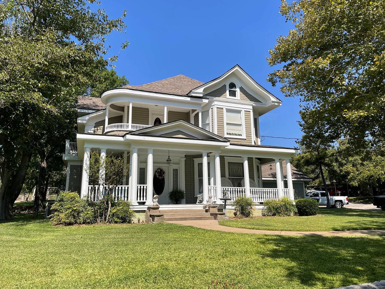 106 W Whitney St, Hamilton, TX 76531 | Zillow