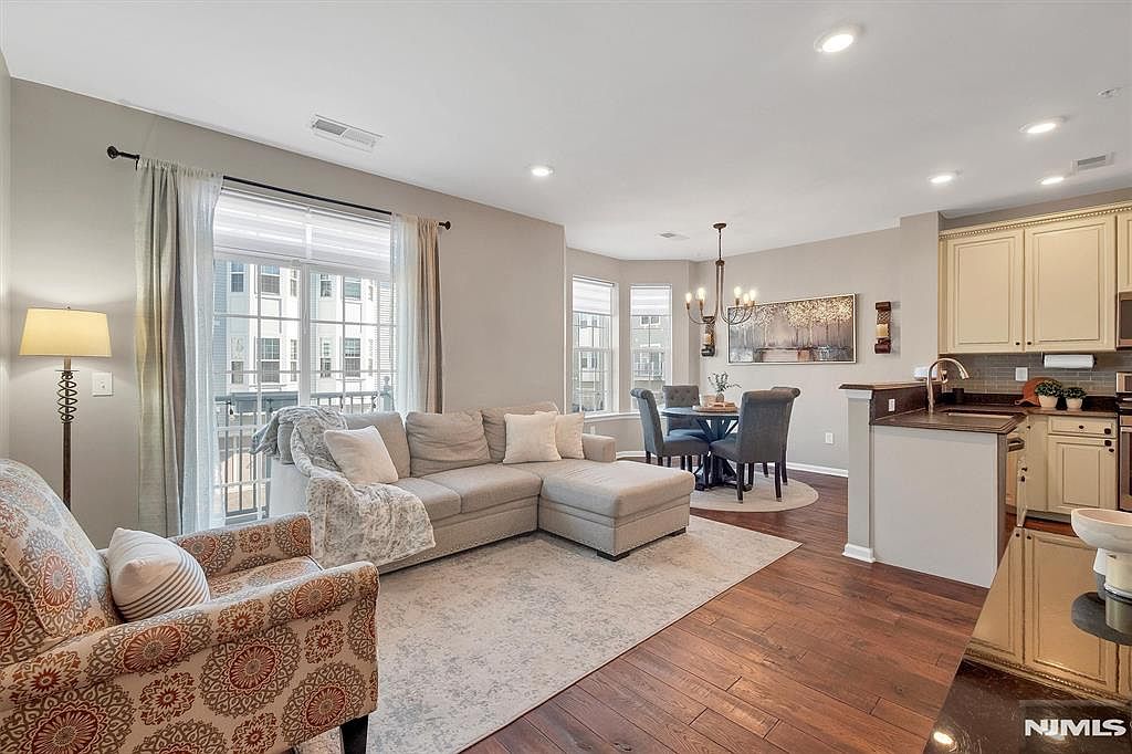 7 Kennedy Ln, Wood Ridge, NJ 07075 | Zillow