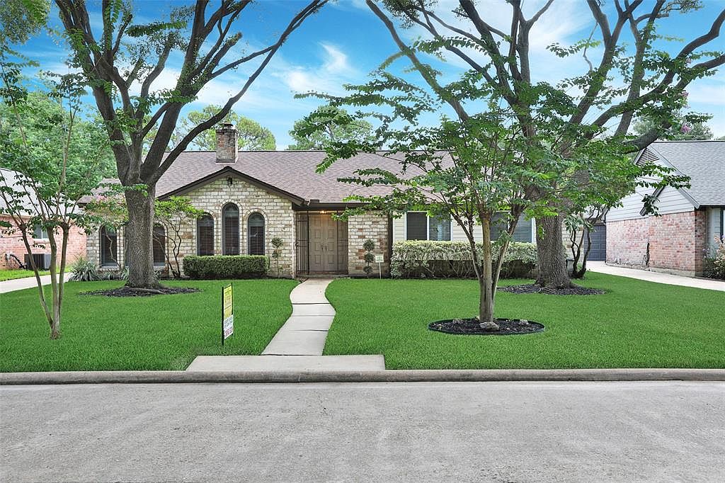 2822 Fontana Dr, Houston, TX 77043 | Zillow