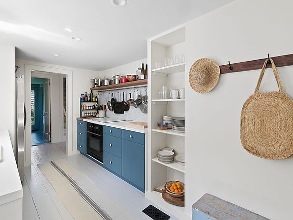 26 Gardiner Dr, Amagansett, NY 11930 | MLS #367844 | Zillow