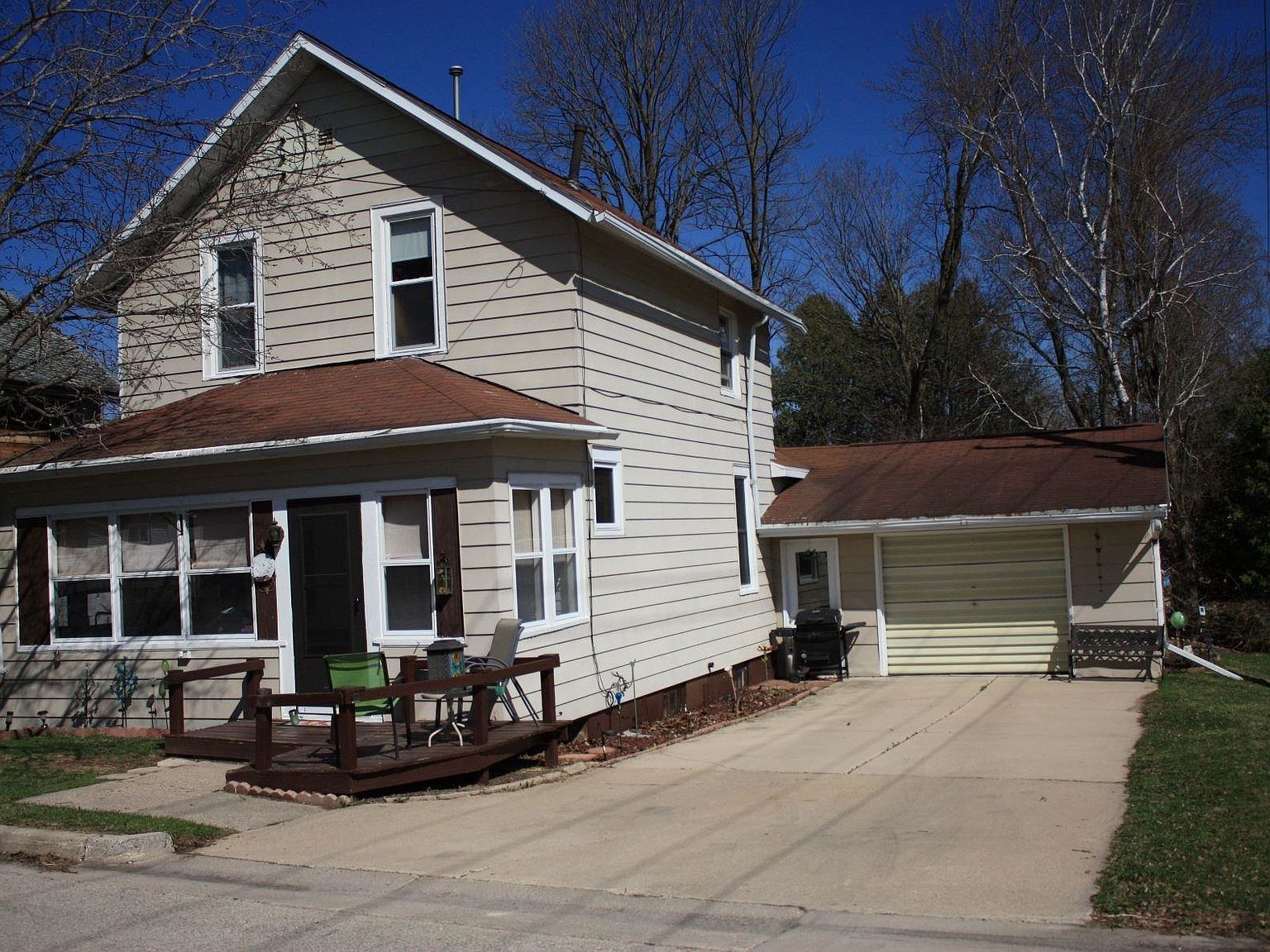 305 E Armstrong St, Gillett, WI 54124 | Zillow
