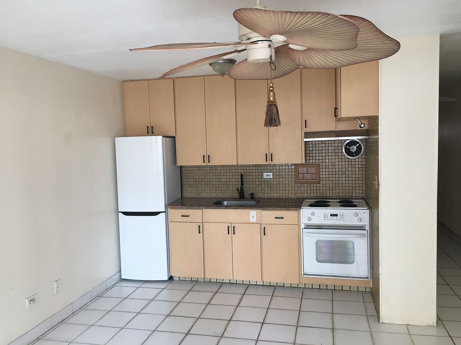 247 Beach Walk APT 504, Honolulu, HI 96815 | Zillow