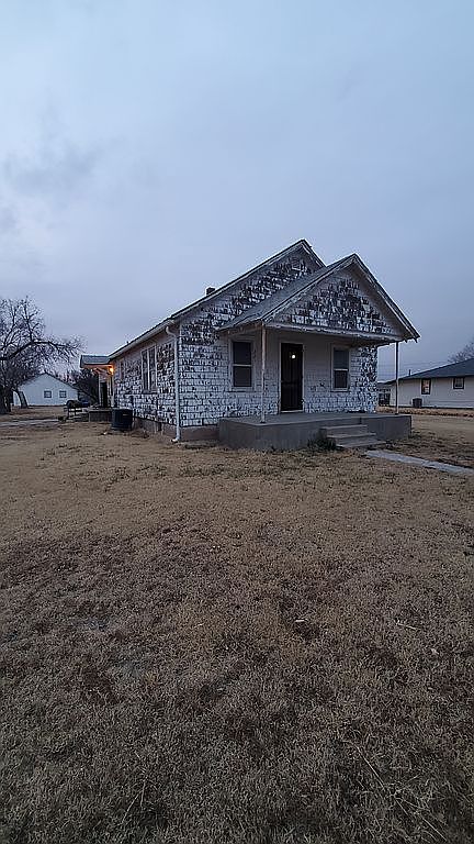 221 S Pearlette St, Meade, KS 67864 | Zillow