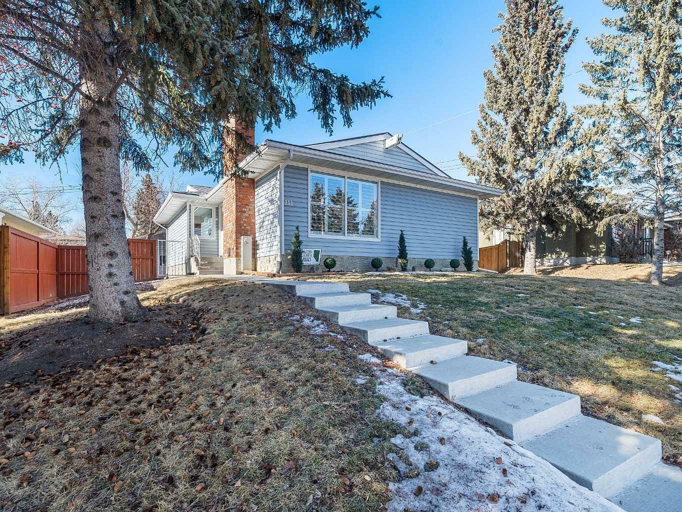 211 Silver Mead Cres NW, Calgary, AB T3B 3W4 | MLS #A2194947 | Zillow