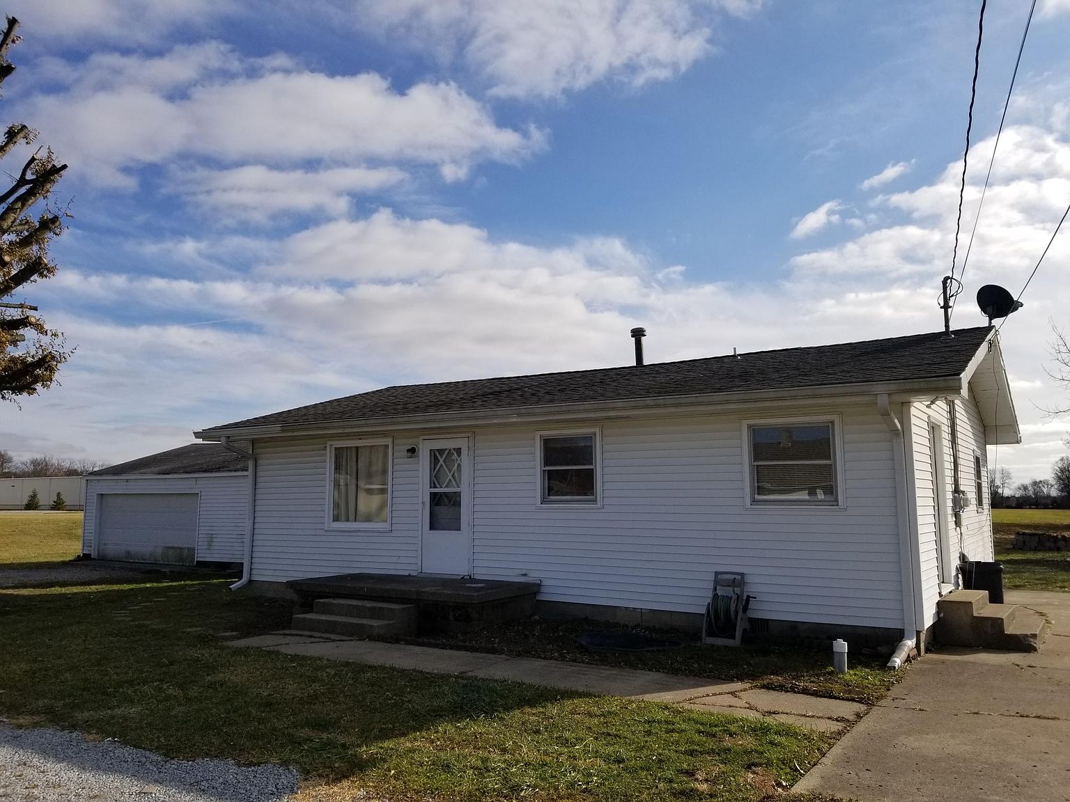 828 E Ohio St, Fortville, IN 46040 | Zillow