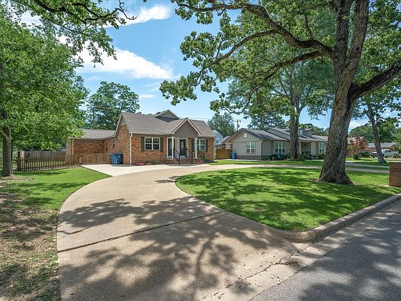 809 S Prairieville St, Athens, TX 75751 | Zillow
