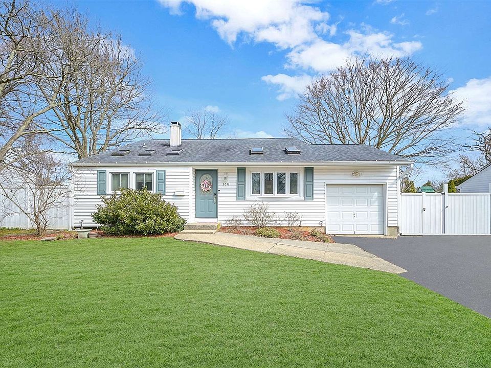 3011 Falcon Ave, Medford, NY 11763 | MLS #3466692 | Zillow