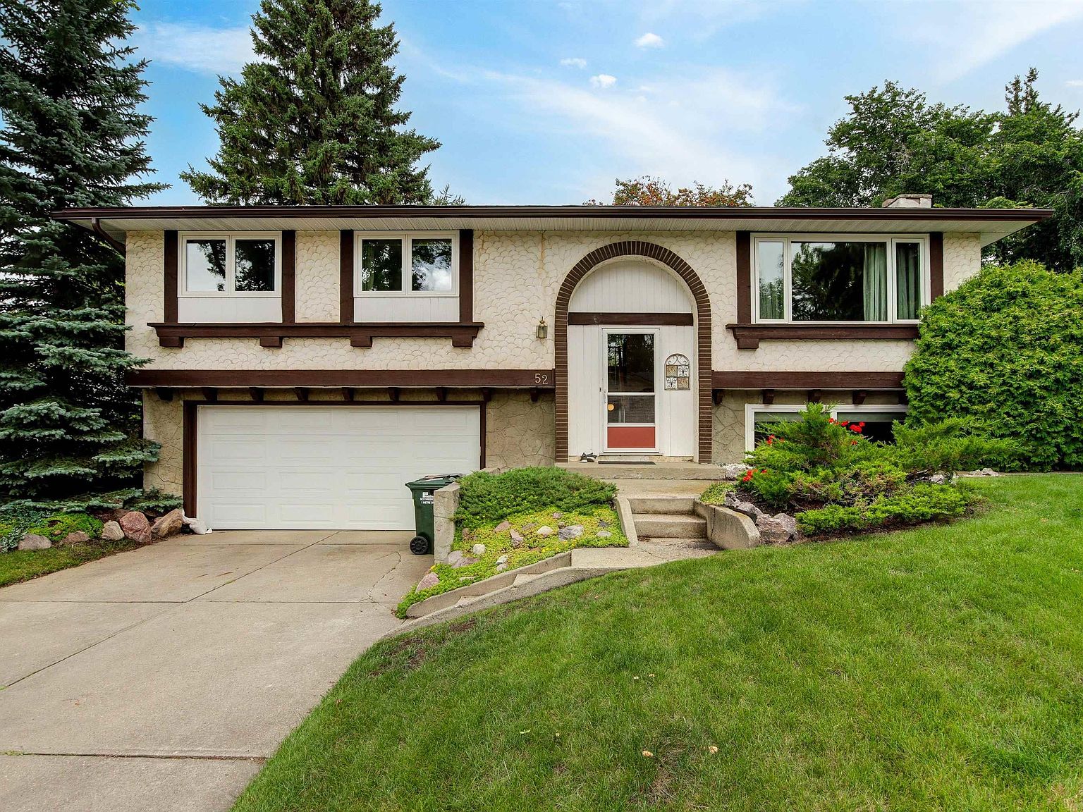 52 Manchester Dr, Strathcona County, AB T8A 0T4 | MLS #E4452290 | Zillow
