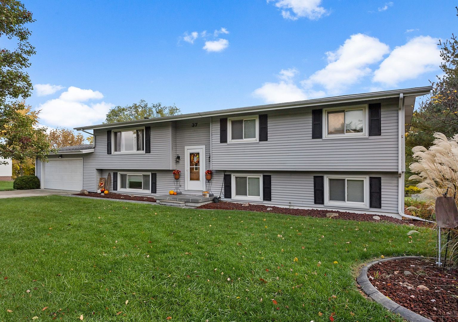 37 S Pickett Dr, Fisher, IL 61843 | Zillow